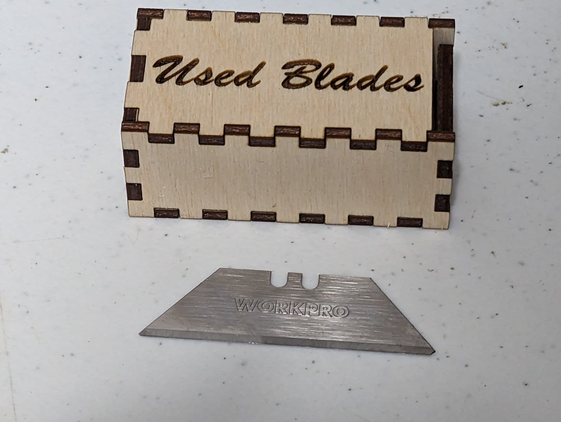 Laser Cut Razor Blade Storage Box SVG File Free Download - 3axis.co