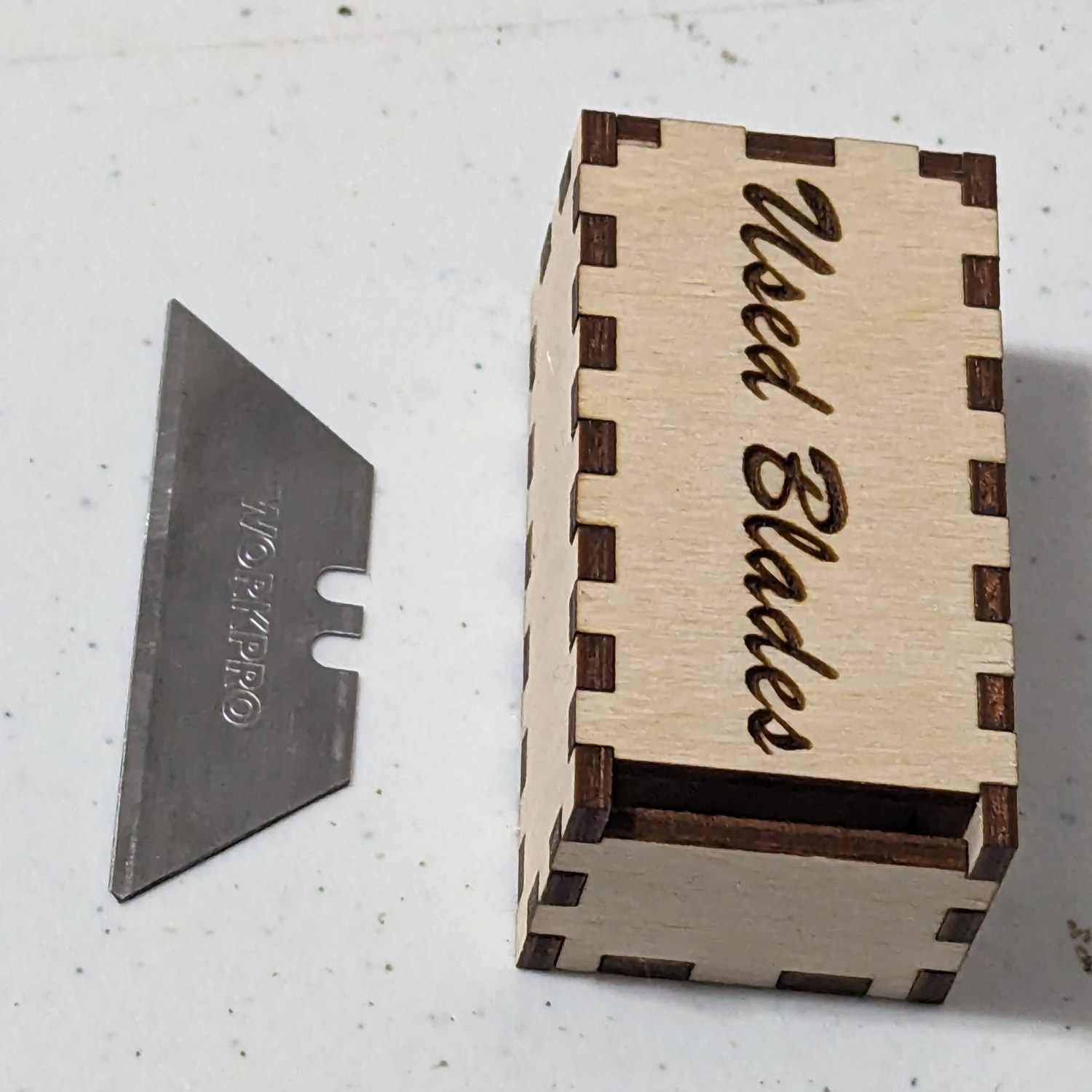 Laser Cut Razor Blade Storage Box SVG File Free Download - 3axis.co